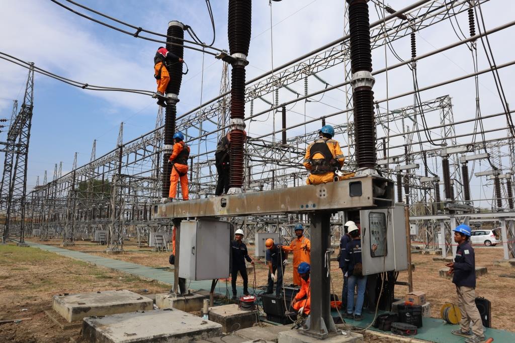 Rampungkan Pembaruan Material GITET 500 kV Krian, PLN UIT JBM Sukses ...
