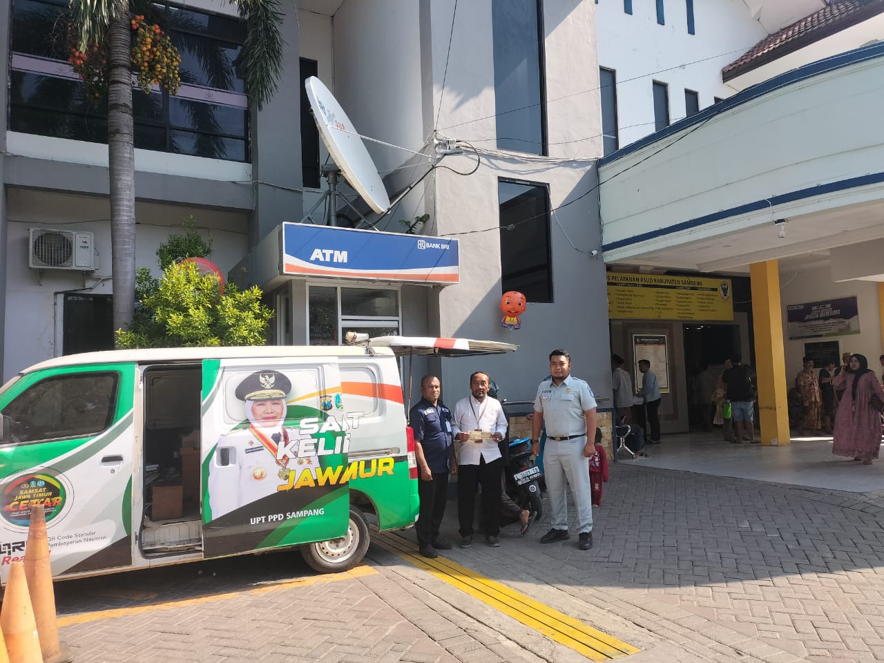 Fasilitasi Wajib Pajak di Rumah Sakit, Samsat Sampang Buka Pelayanan di RSUD dr. Mohammad Zyn ...