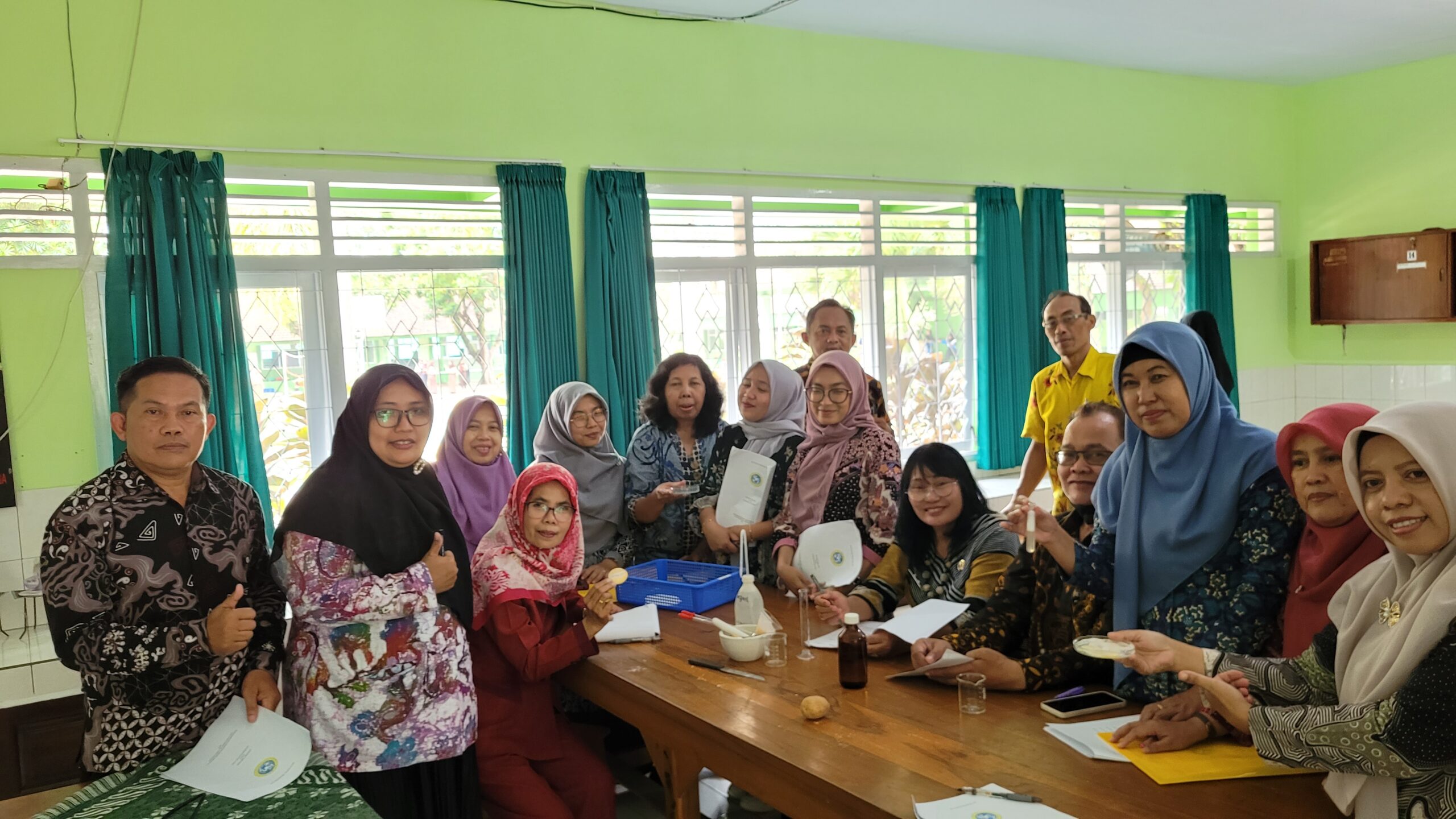 Program Pengabdian Masyarakat, 68 Guru SMP Bidang IPA di Kabupaten ...