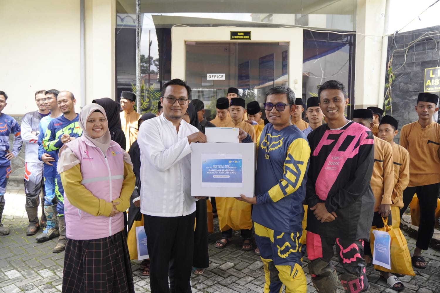 Berkolaborasi dengan PLN Icon Plus, Srikandi PLN Jawa Timur Berbagi ...